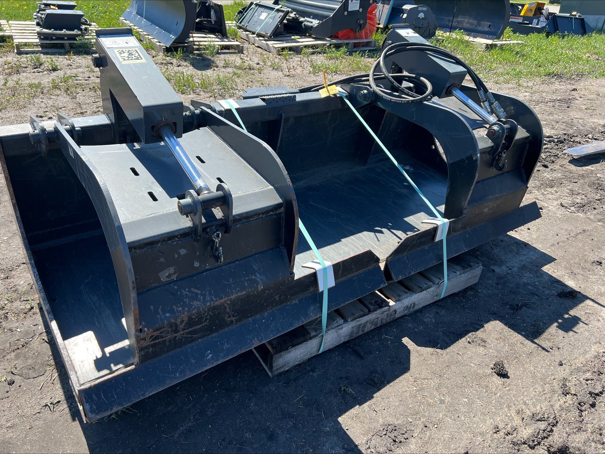 CERTIFIED USED1742 - 84" DEMO DOZER GRAPPLE - $4,195 +FREIGHT – Quick ...